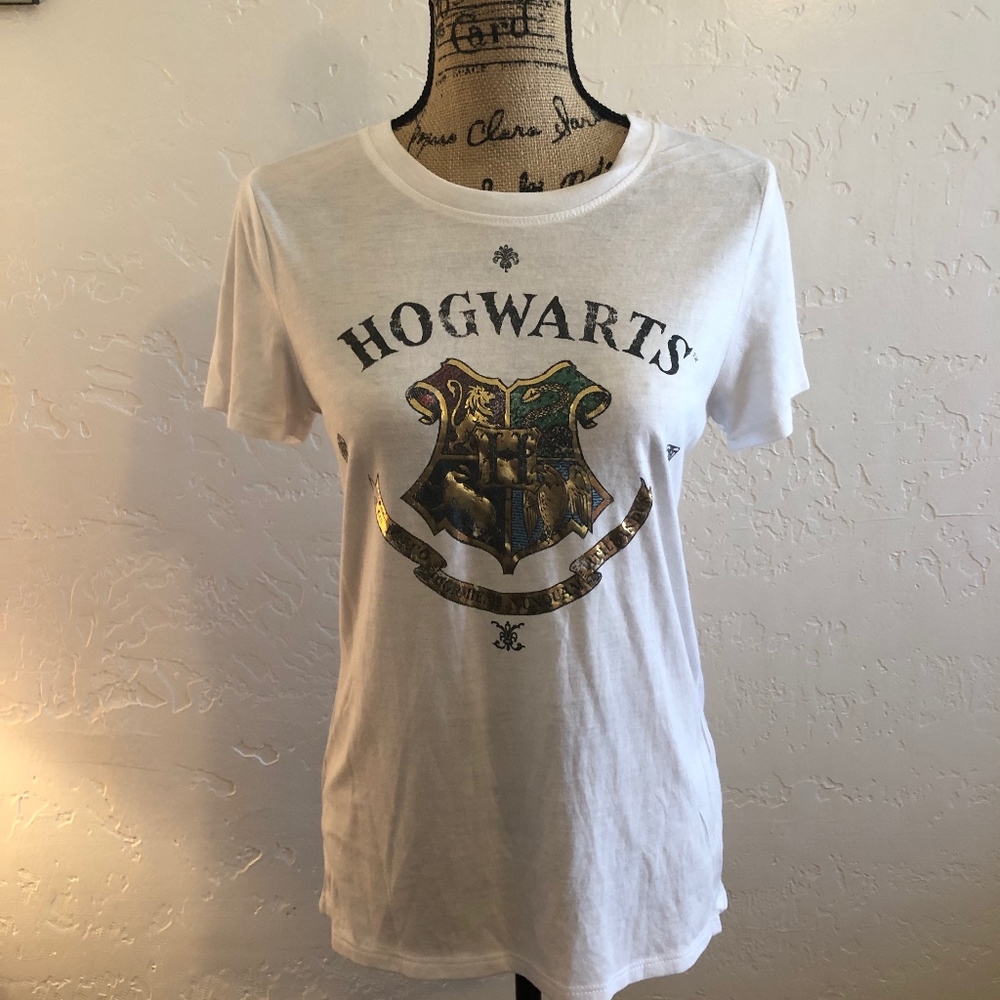 Harry Potter Hogwarts Tee, Size Medium - Gem